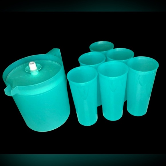 Tupperware | Kitchen | Tupperware Pitcher 2oz Set 6 Tumblers Push ...